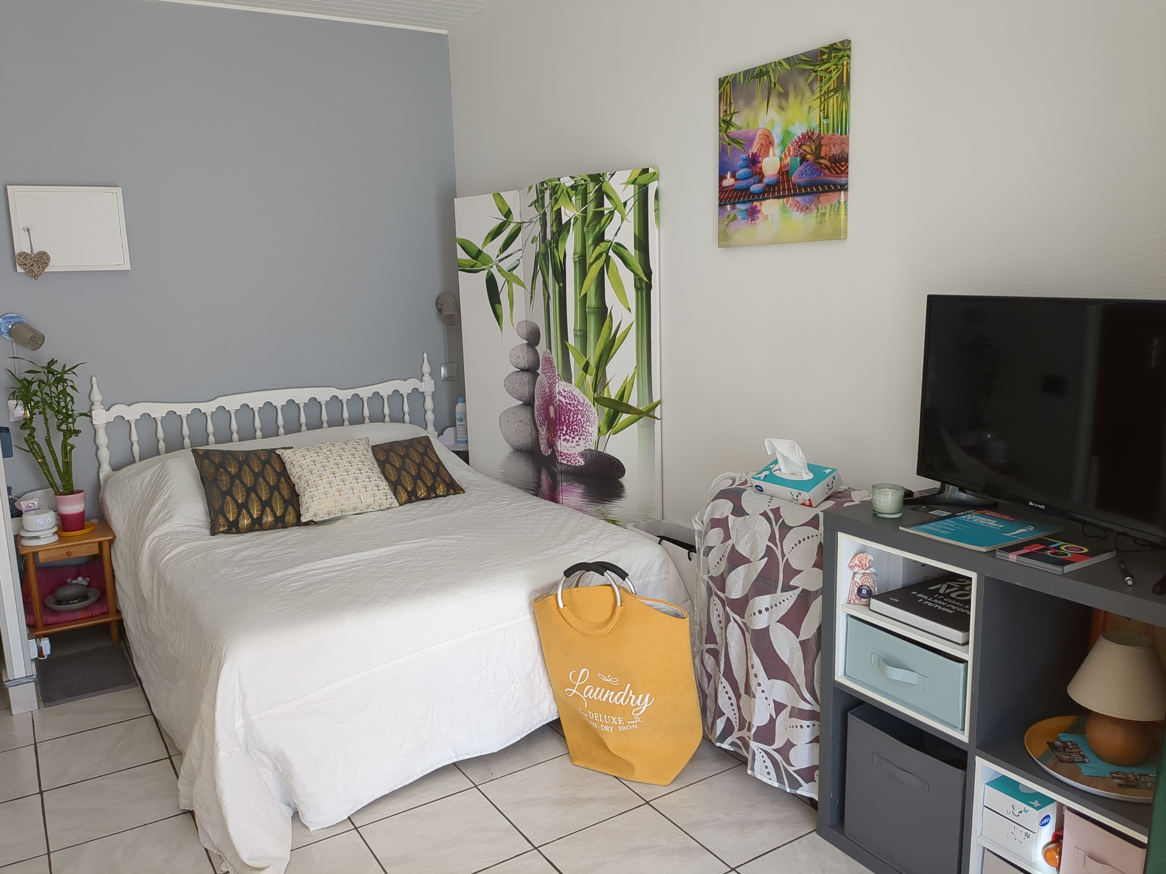 HOLLYMO LES THERMES D'AMÉLIE