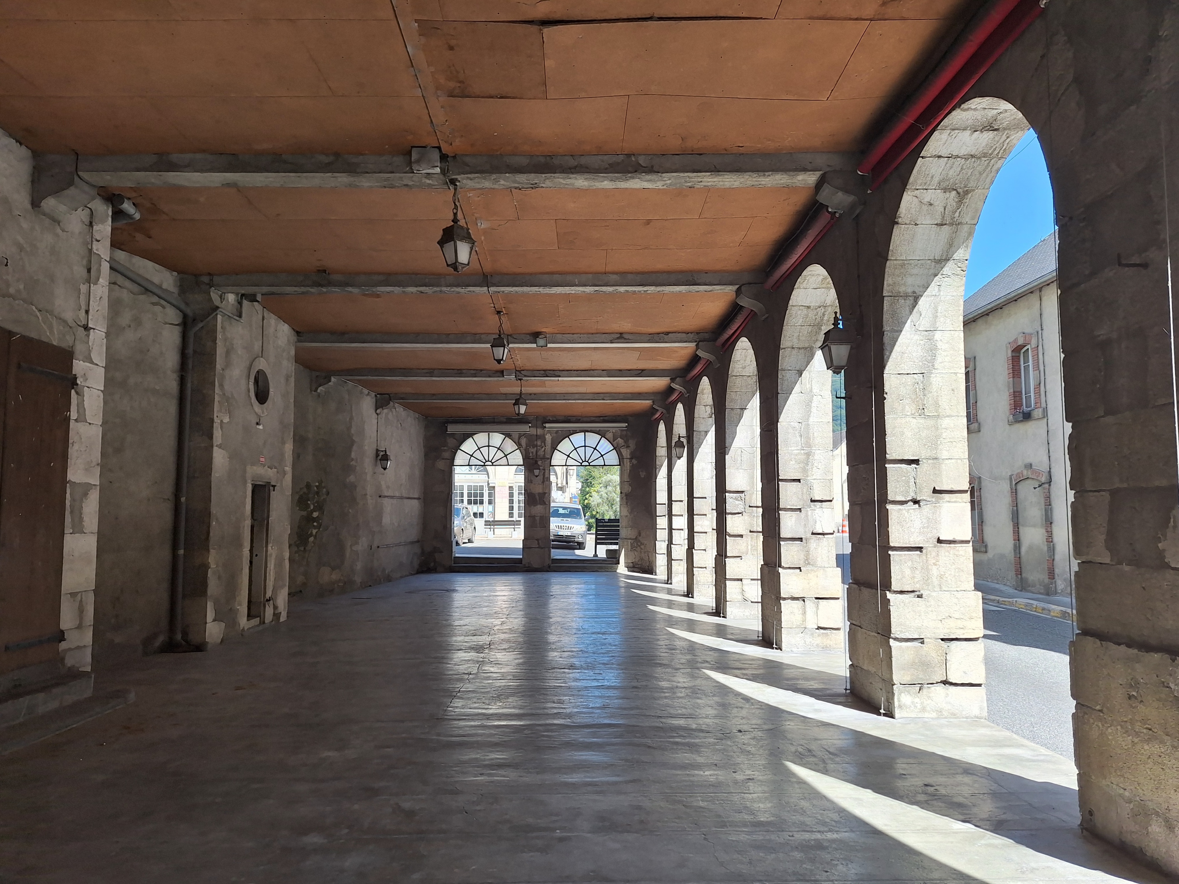 LA HALLE VICTOR CAZES